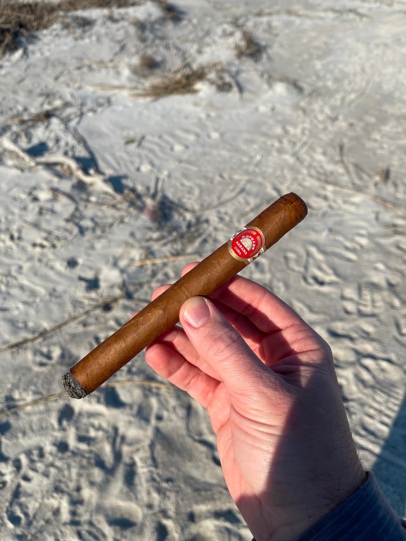 CRC: H. Upmann Sir Winston TRU AGO ‘18 - Cigars Discussion Forum "the ...