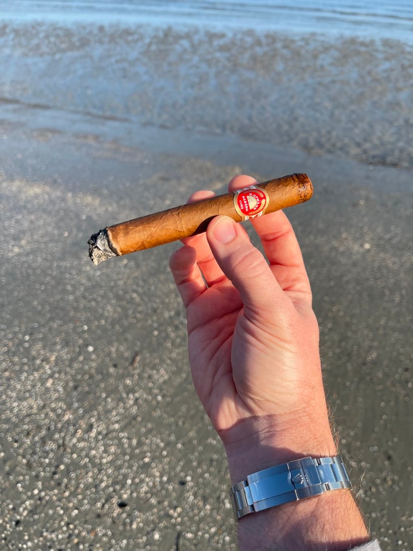 CRC: H. Upmann Sir Winston TRU AGO ‘18 - Cigars Discussion Forum "the ...